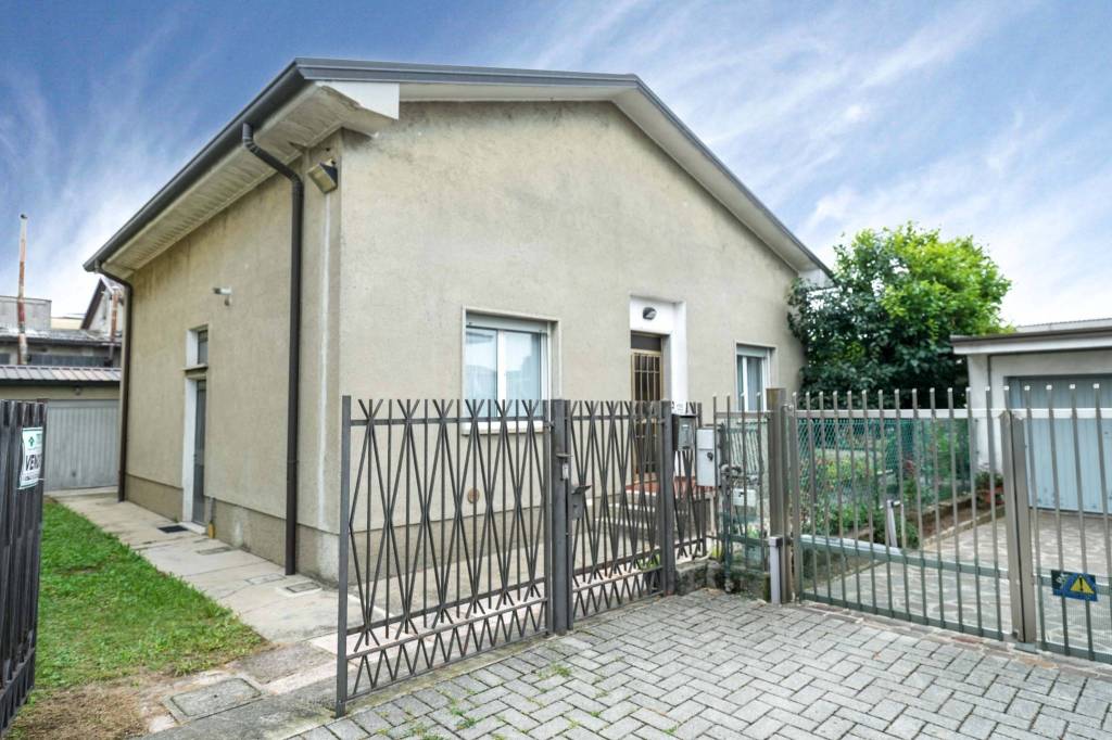 Villa in vendita a Giussano via Po