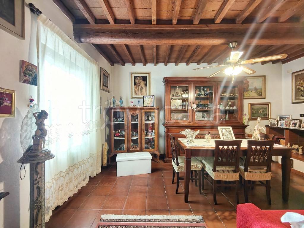 Casa Indipendente in vendita a Campi Bisenzio via delle Molina