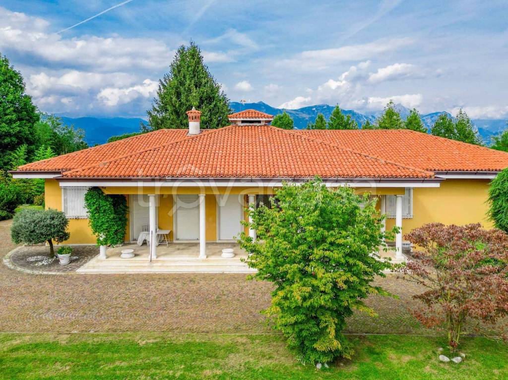 Villa in vendita a Bulciago via Papa Giovanni xxiii, 42