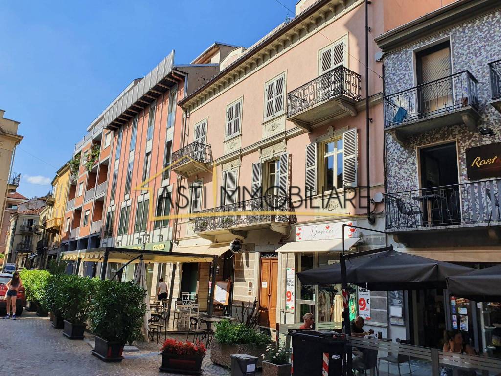 Appartamento in vendita ad Asti via Camillo Benso di Cavour, 68