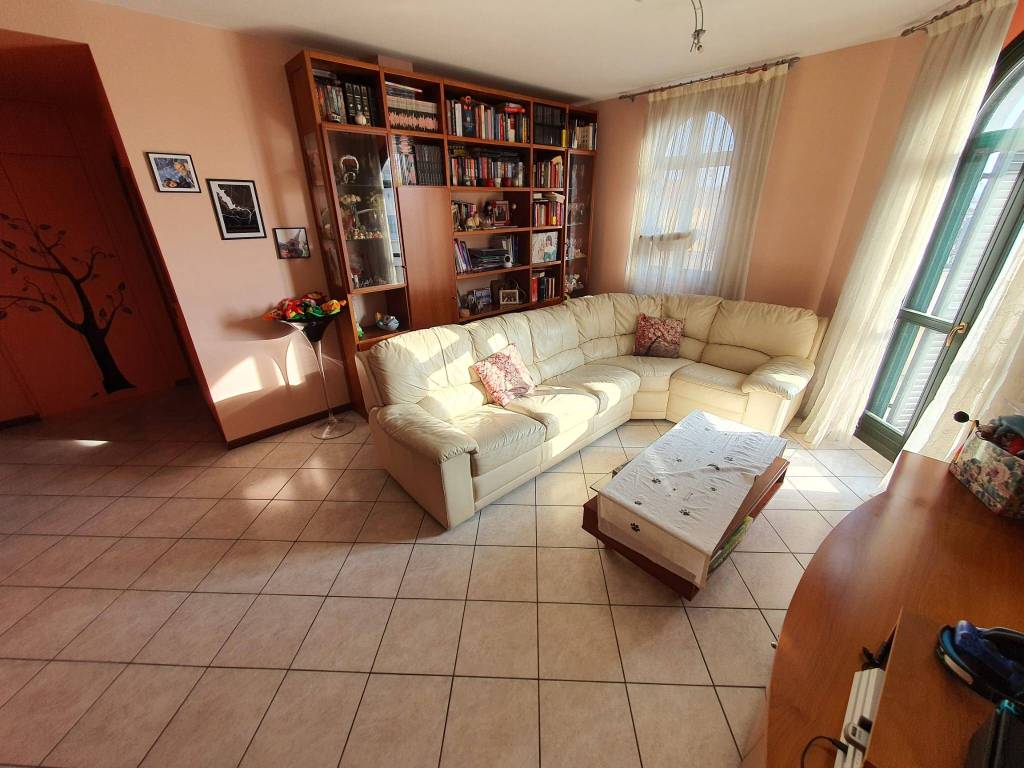 Appartamento in vendita ad Abbiategrasso via Achille Grandi