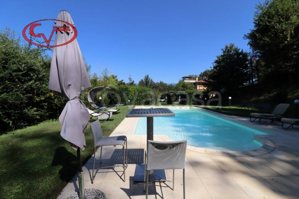 Villa in vendita a Montevarchi via Pestello