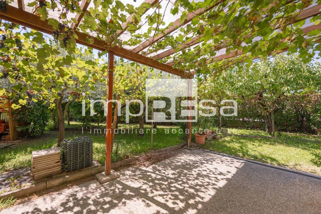 Rustico in vendita a Conegliano via Santi Cettolini