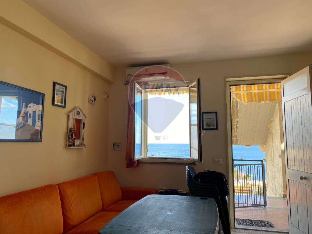 Appartamento in vendita a Sant'Alessio Siculo via consolare valeria, 299