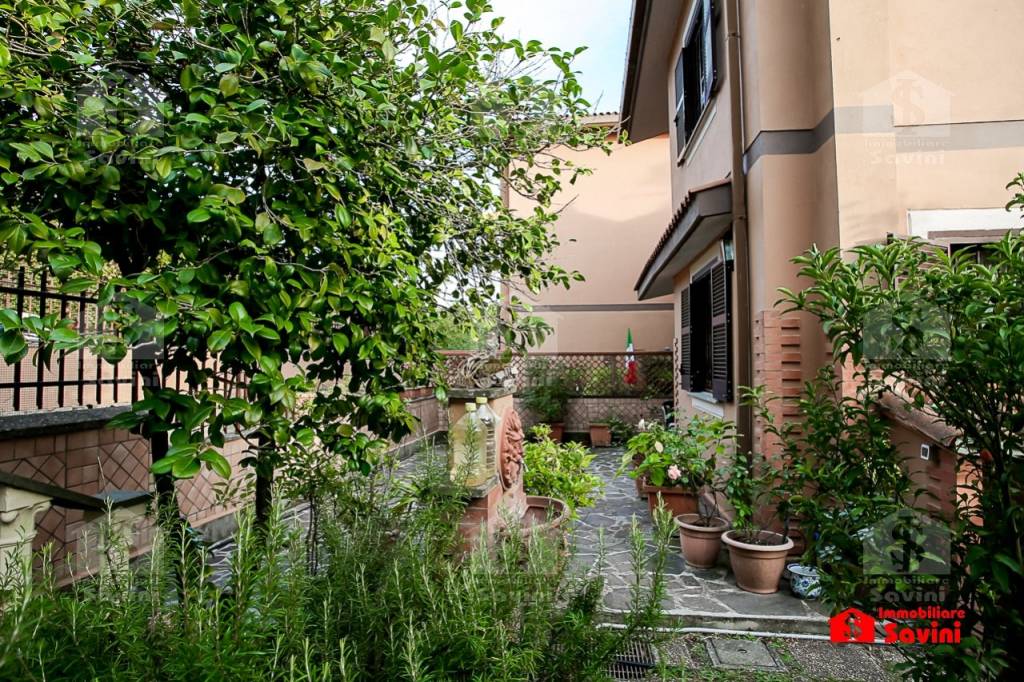 Villa Bifamiliare in vendita ad Ariccia via Prischi Latini, 27