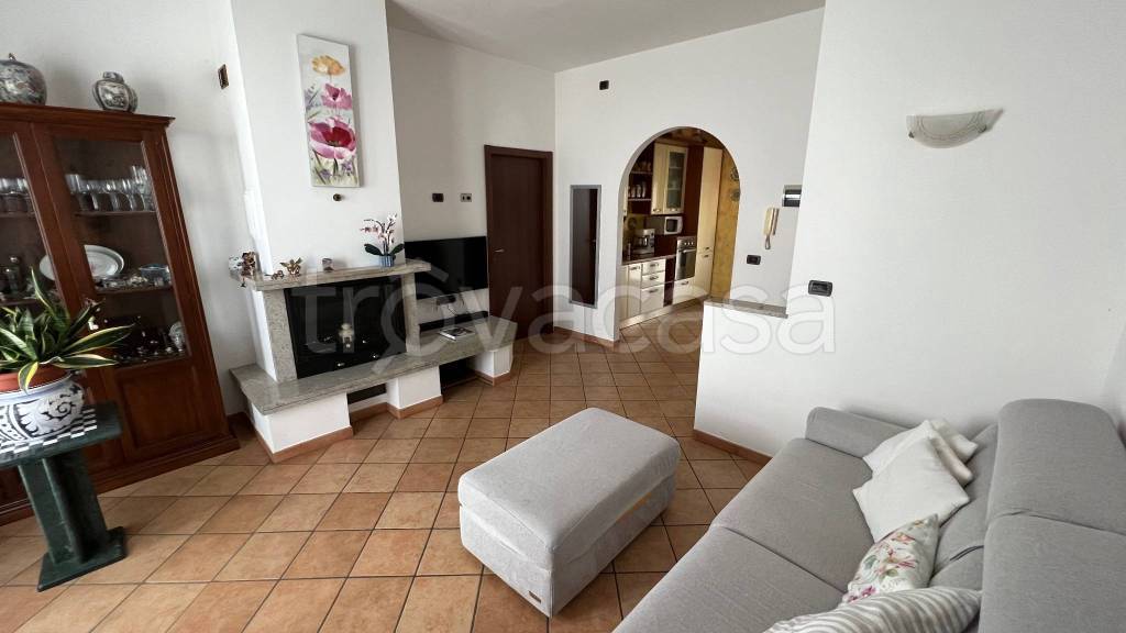 Appartamento in in vendita da privato a Binasco strada Provinciale dei Giovi, 27