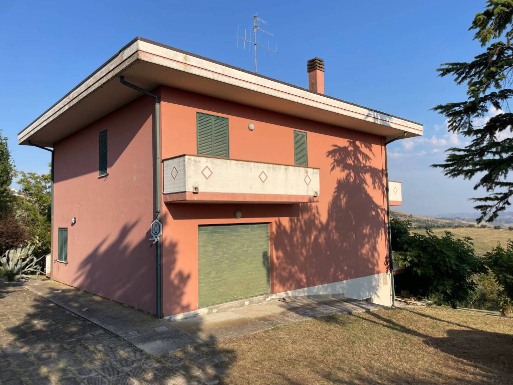 Villa in in vendita da privato a Bellante via Ticino, 3