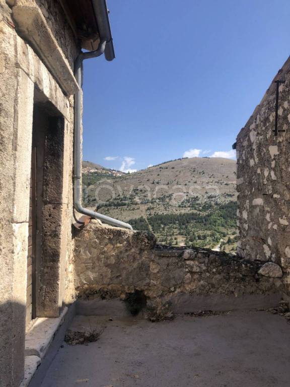 Appartamento in vendita a Castelvecchio Calvisio via del Forno, 49 -51