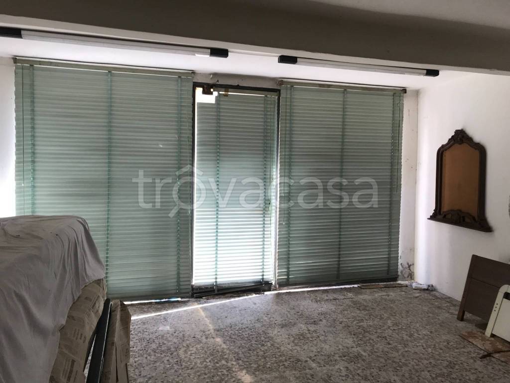 Intero Stabile in vendita a Ostiglia via Italia