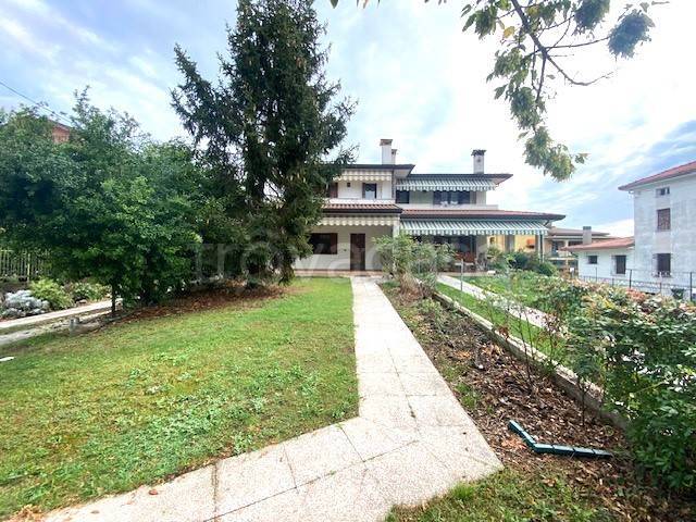 Villa Bifamiliare in vendita a Budoia via Umberto Martina, 17
