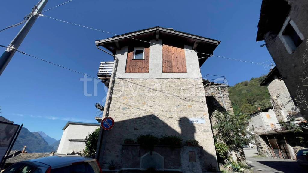 Villa in vendita a Berbenno di Valtellina via Vecchia