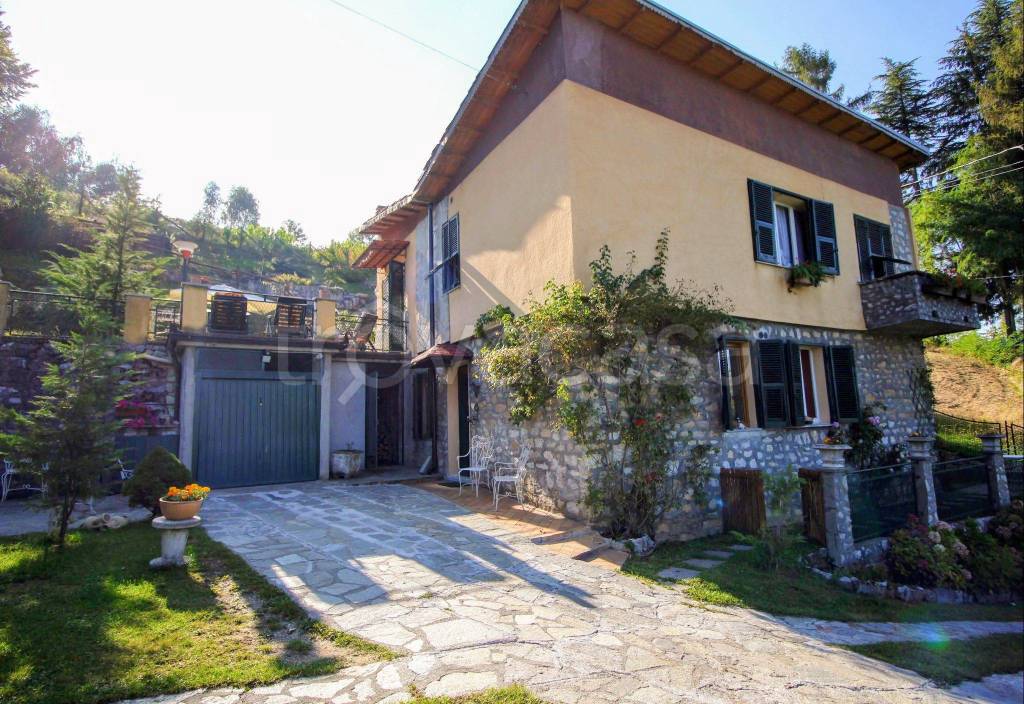 Villa Bifamiliare in in vendita da privato a Roburent via Serra, 50
