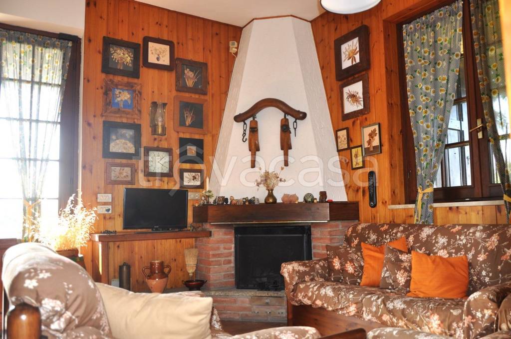 Villa in vendita a Badia Pavese