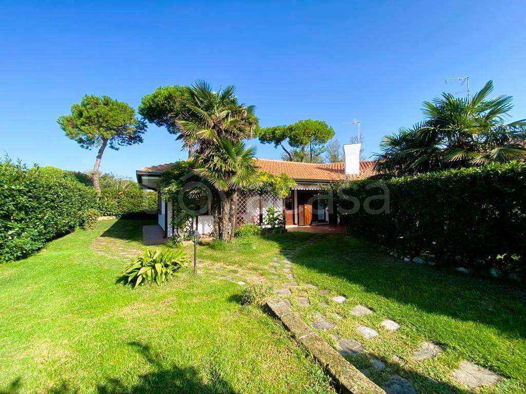 Villa Bifamiliare in vendita a Rosolina via dell'Ippocastano, 10E