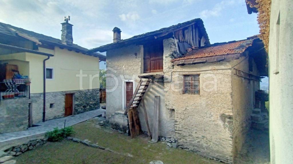 Rustico in vendita a Châtillon frazione Dominaz, 39