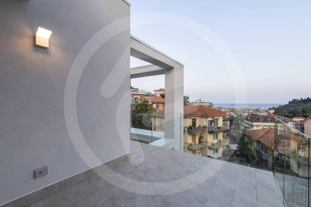 Attico in vendita ad Alassio via Privata Cazulini