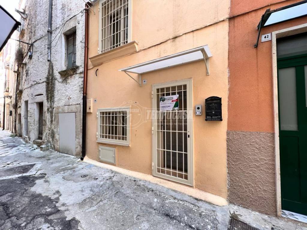 Casa Indipendente in vendita ad Acquaviva delle Fonti via Sarra