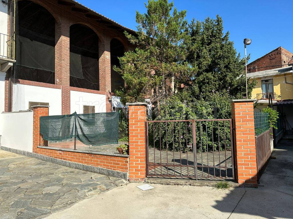 Casa Indipendente in vendita a Livorno Ferraris corso Leone Giordano, 51