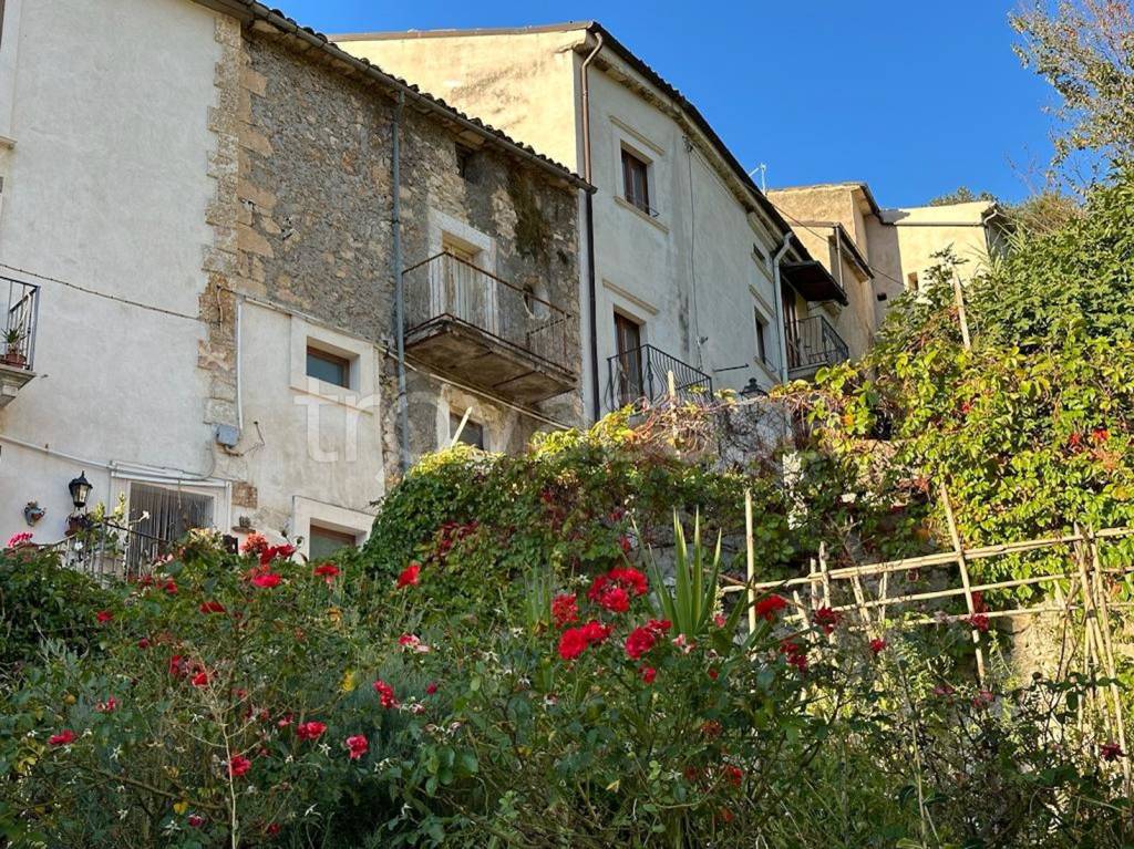 Casa Indipendente in vendita a Caramanico Terme via Maiella