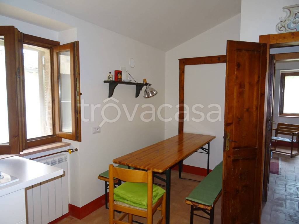 Casa Indipendente in vendita a Foligno via Adua