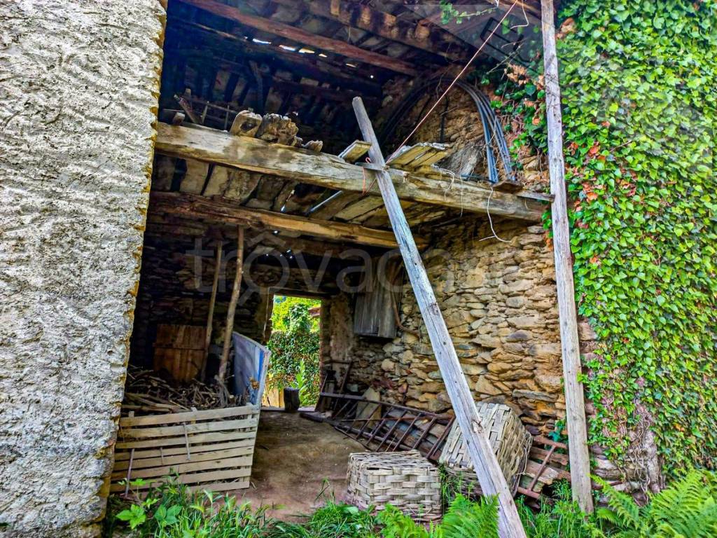 Rustico in vendita a Bagnolo Piemonte via Canavera