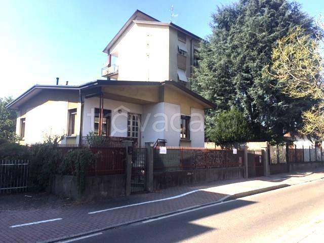 Villa in vendita a Caronno Pertusella via 25 Aprile, 121