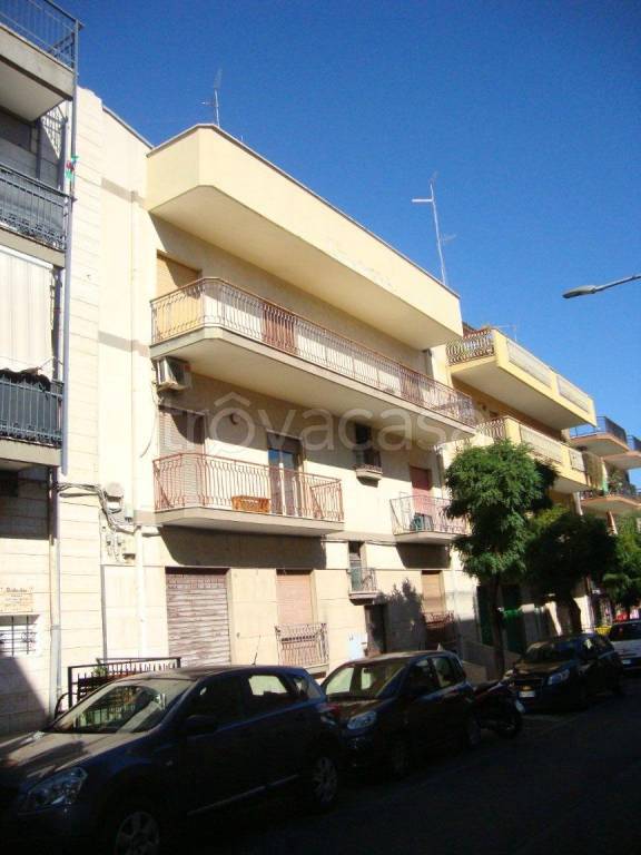 Intero Stabile in vendita a Bari viale Gino Priolo, 20