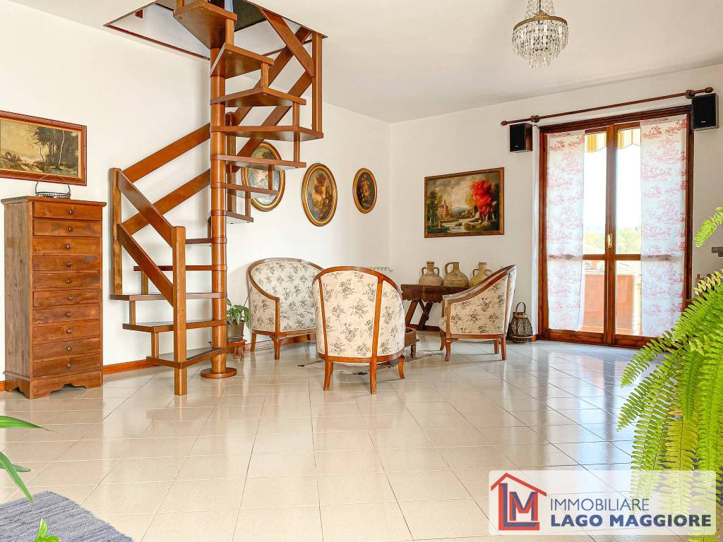 Appartamento in vendita ad Angera via Firenze