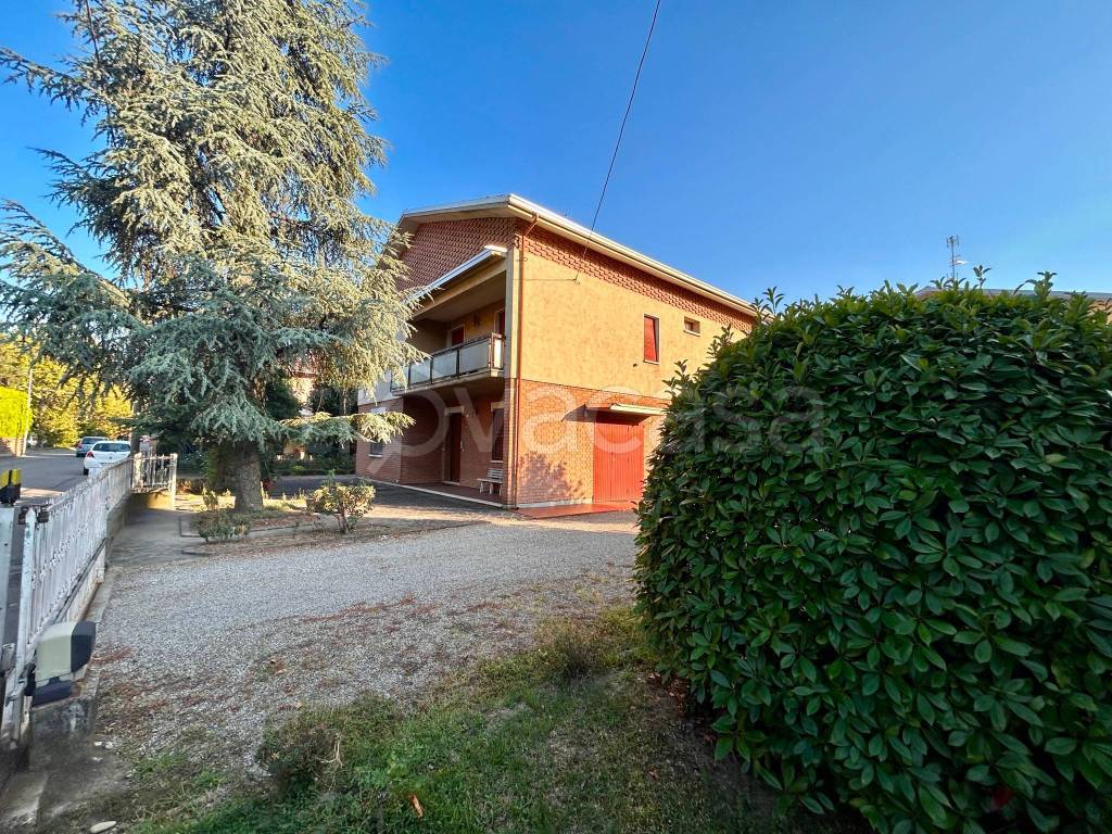 Villa Bifamiliare in vendita a Correggio via Germano Casarini