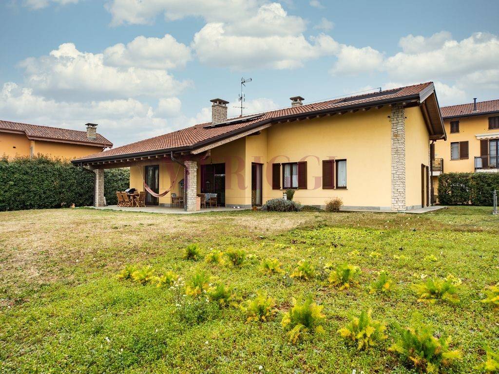 Villa in vendita a Casatenovo via alla Cappelletta, 24