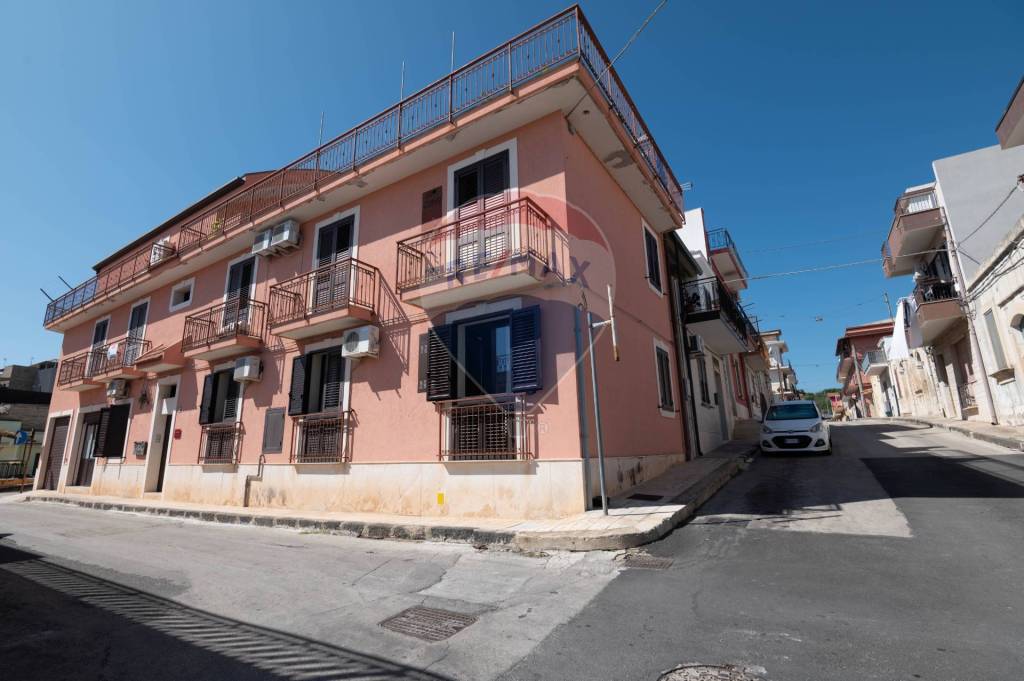 Appartamento in vendita a Solarino via Trieste, 14