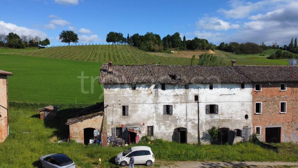 Casale in in vendita da privato a Castelvetro di Modena via Cavalliera, 20
