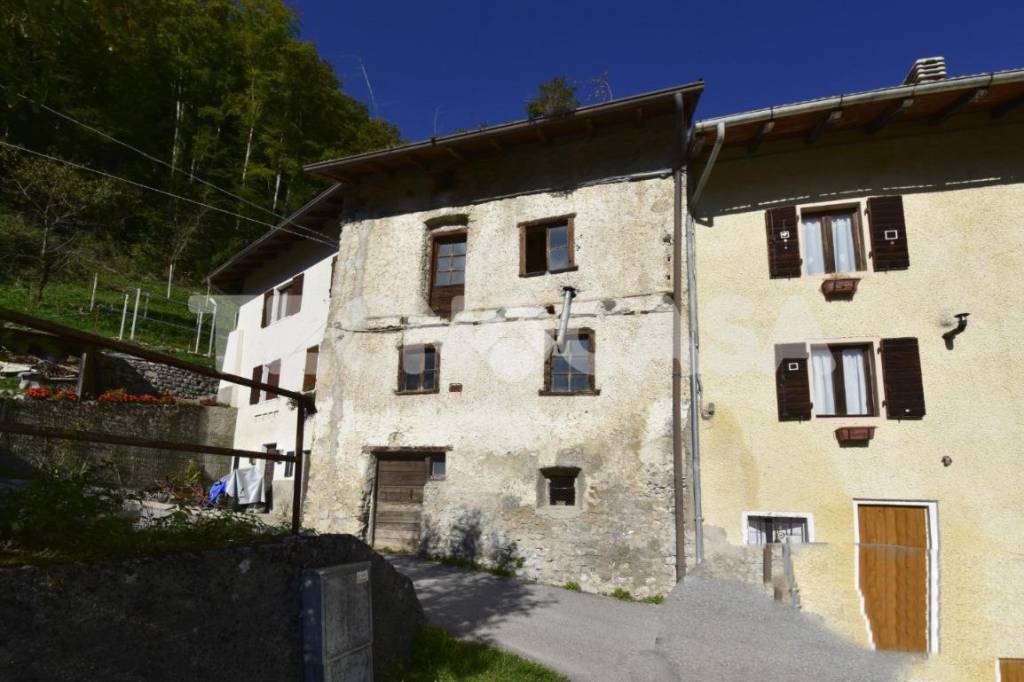 Casa Indipendente in vendita a Folgaria frazione buse, 1