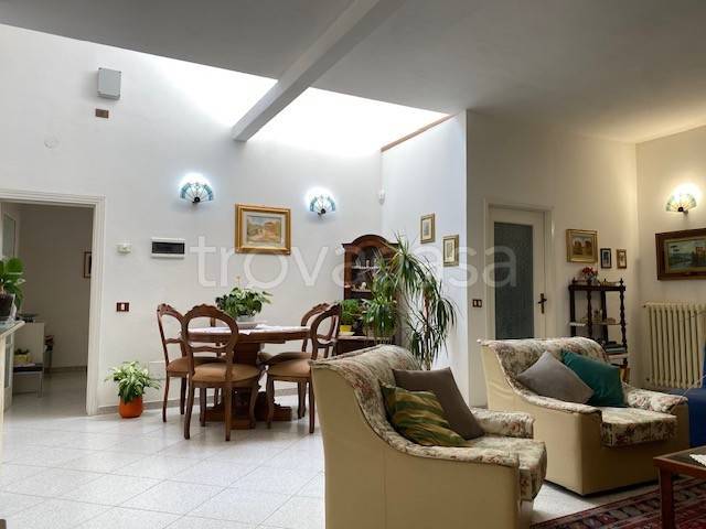 Casa Indipendente in vendita a Pistoia via Provinciale Lucchese, 460
