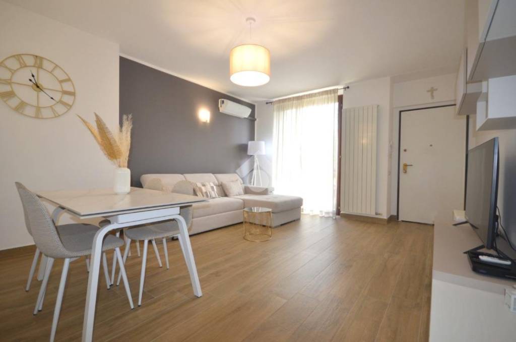 Villa a Schiera in vendita a Caronno Pertusella via de Andrè Fabrizio, 86