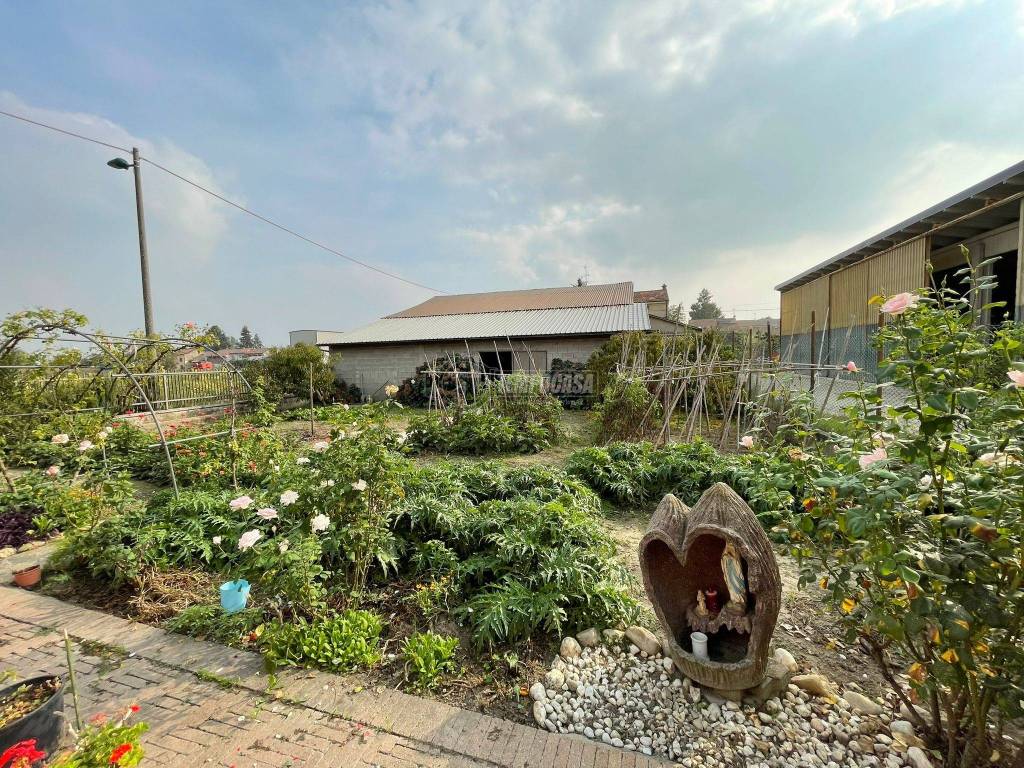 Casa Indipendente in vendita a Casale Monferrato via Maestra