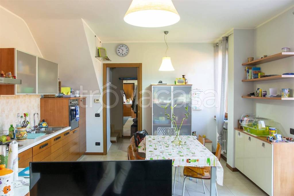 Appartamento in vendita a Boltiere via Antonio Locatelli