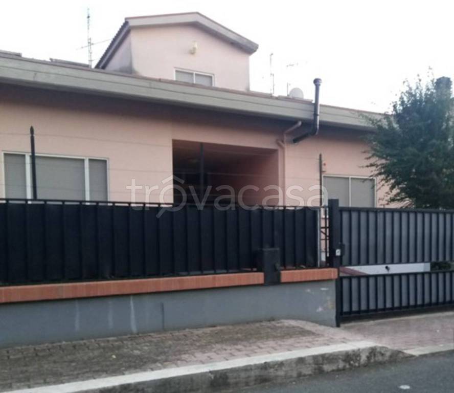 Villa a Schiera all'asta a Cisterna di Latina via Ponza