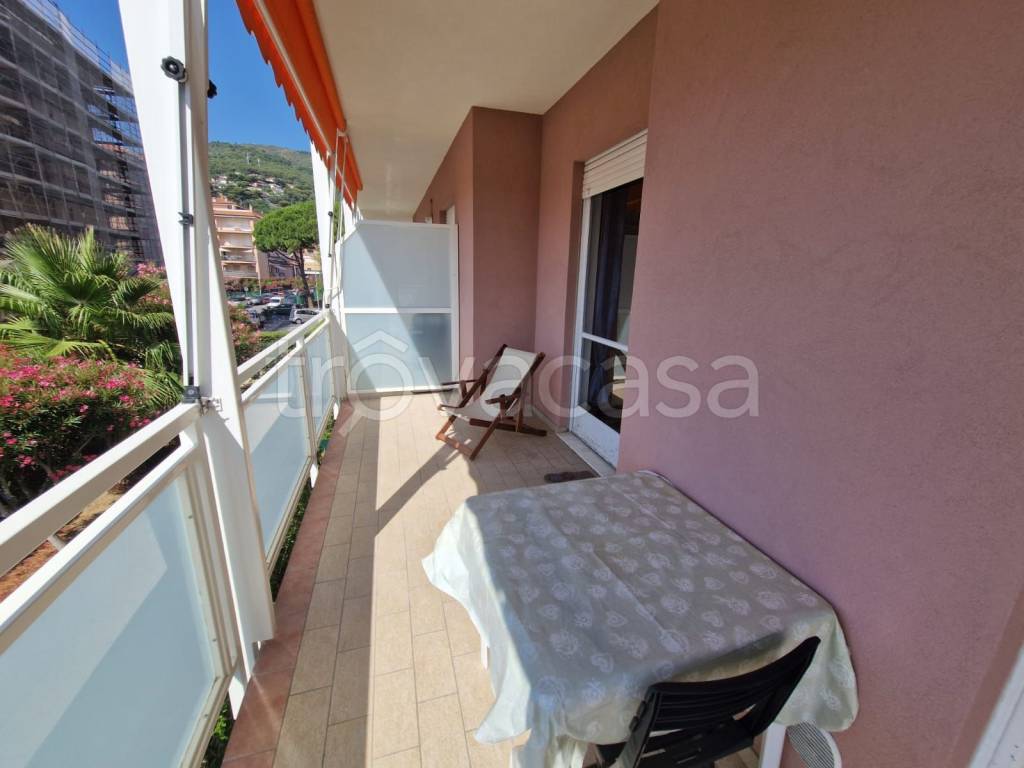 Appartamento in vendita a Diano San Pietro piazza Santa Lucia, 11