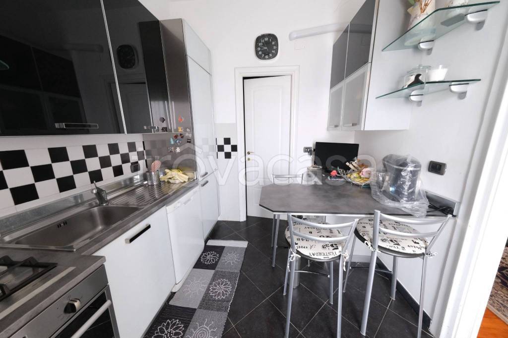 Appartamento in vendita a Genova via Laviosa