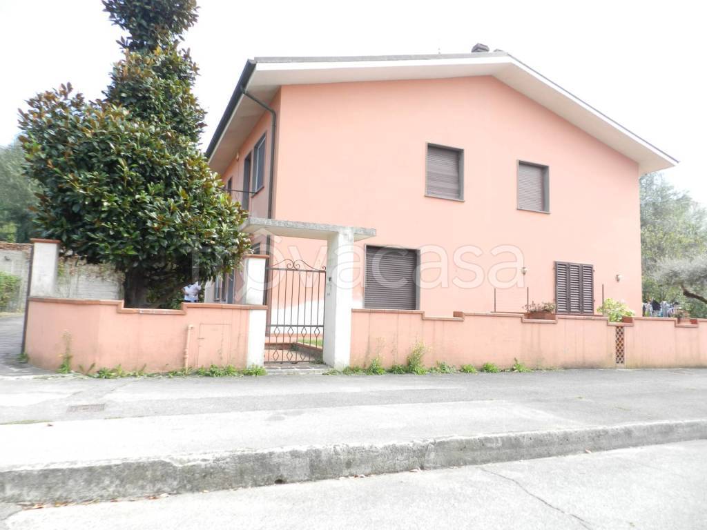 Appartamento in vendita a Lucca via della chiesa, 810