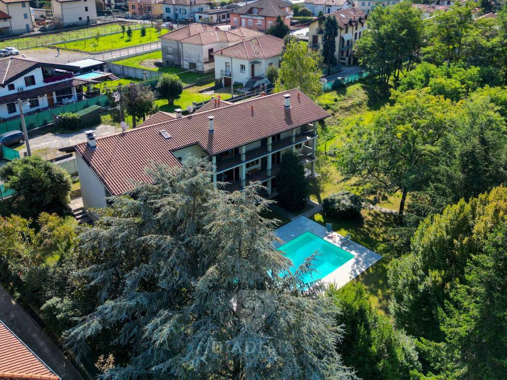 Villa in vendita a Besnate via Carducci, 16