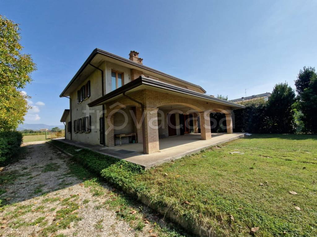 Villa in vendita a Bastia Umbra via Fernando De Rosa