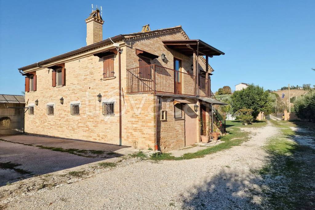 Casale in vendita a Magliano di Tenna