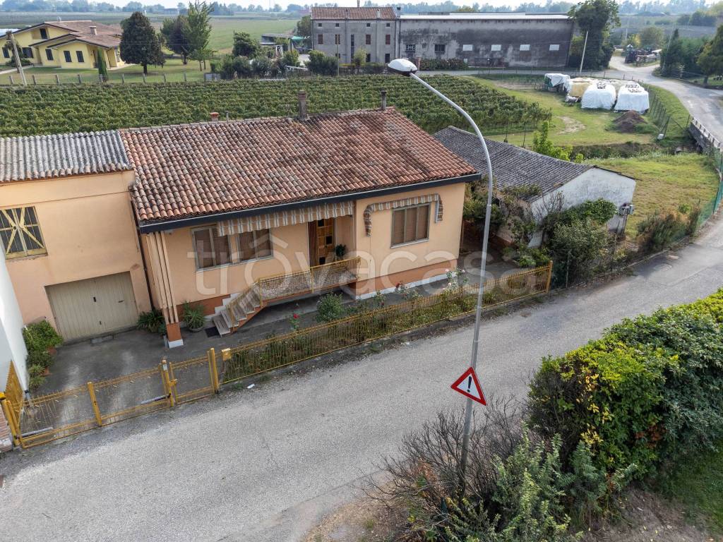 Villa in vendita a Belfiore via Argine Vecchio