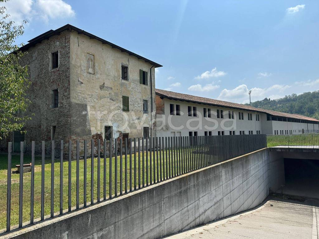 Intero Stabile all'asta ad Alba corso Europa, 97, 97