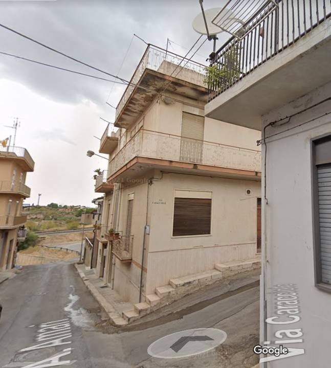 Appartamento all'asta a Comiso via a. Amari