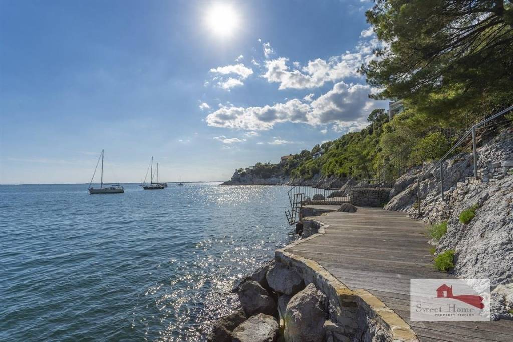 Villa in vendita a Duino Aurisina