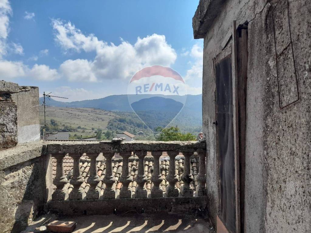 Casa Indipendente in vendita a Floresta via sant'anna, 8