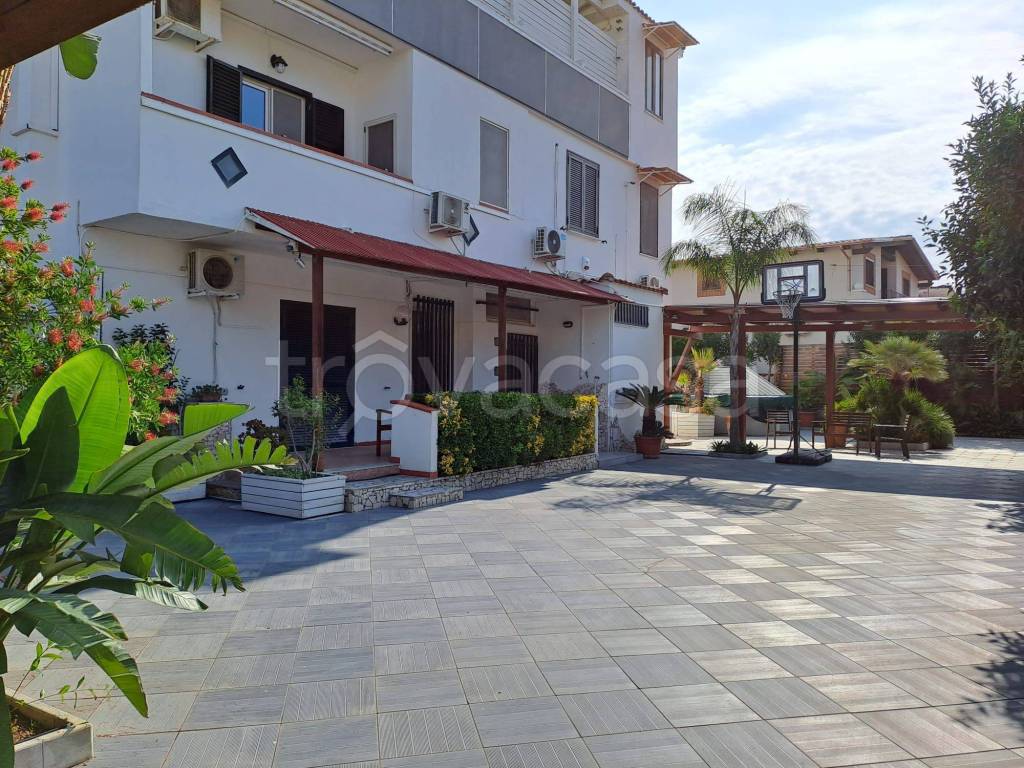 Villa in in vendita da privato a Castel Volturno via Gorizia, 2